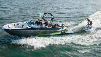 The Top 6 Boats for Wakeboarding: Find Your Perfect Ride Wavetech ...